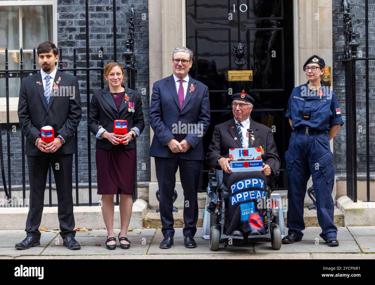 Starmer wearing a poppy hi-res stock photography and images - Alamy