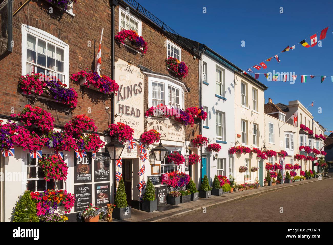 England, Kent, Deal, Beach Street, The Kings Head Pub with Colourful ...
