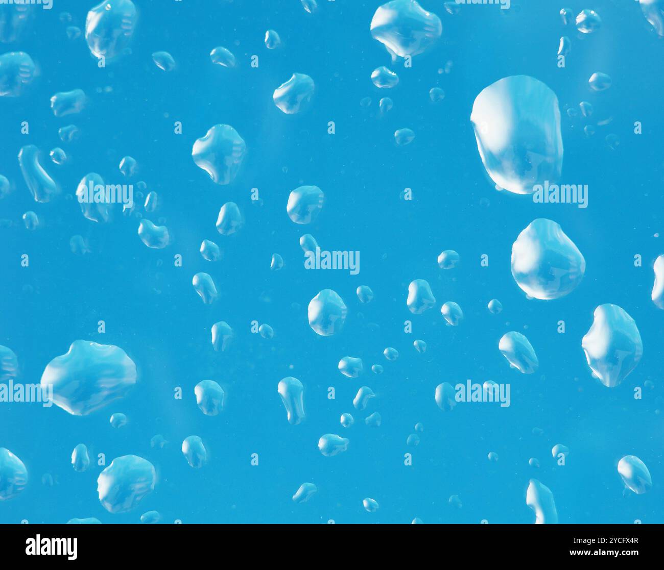 Surface with large water droplets - blue background Stock Photo - Alamy