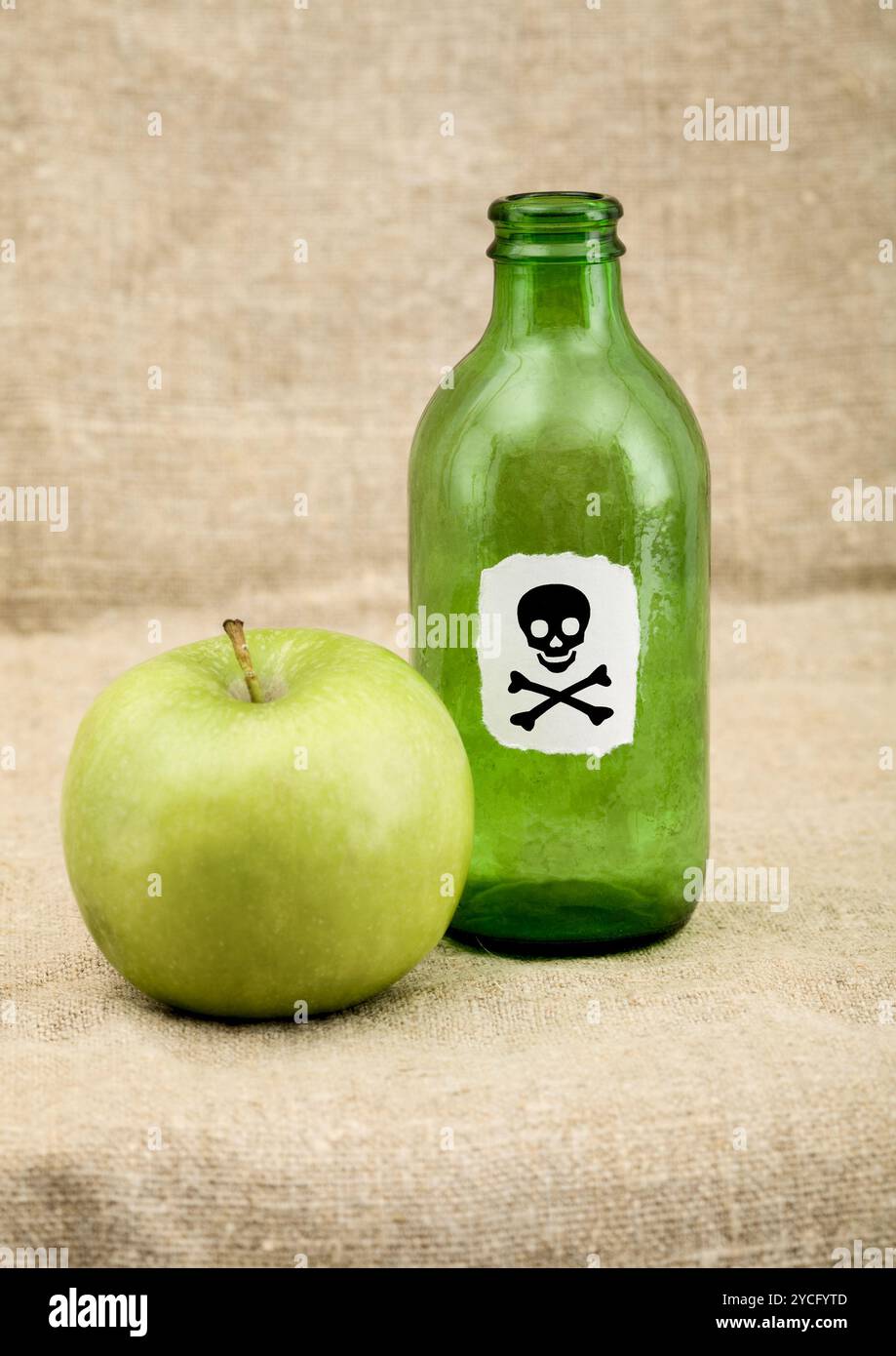 Green apple sticker hi-res stock photography and images - Alamy
