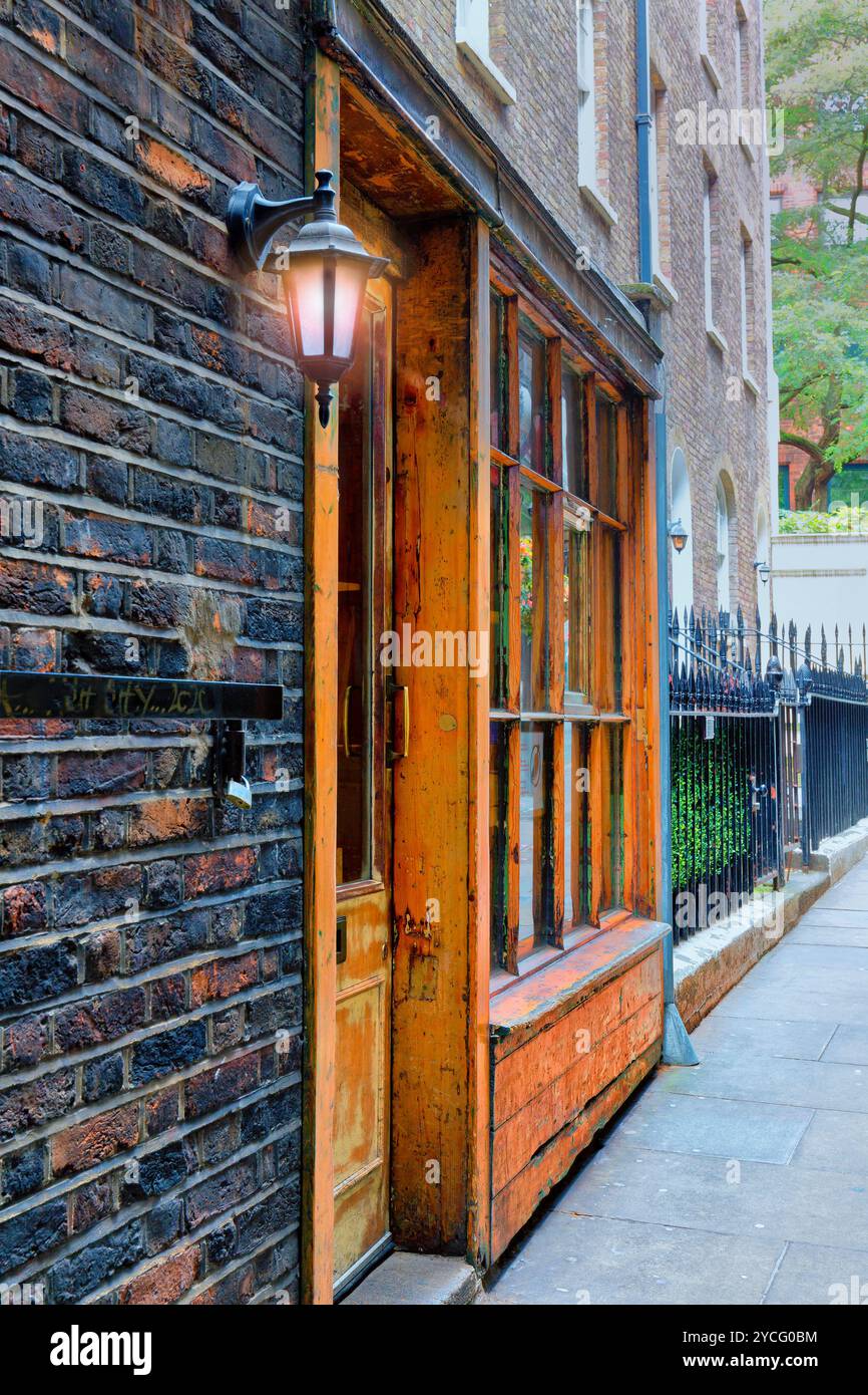 old victorian shop in fleet street london united kingdom with lantern ...