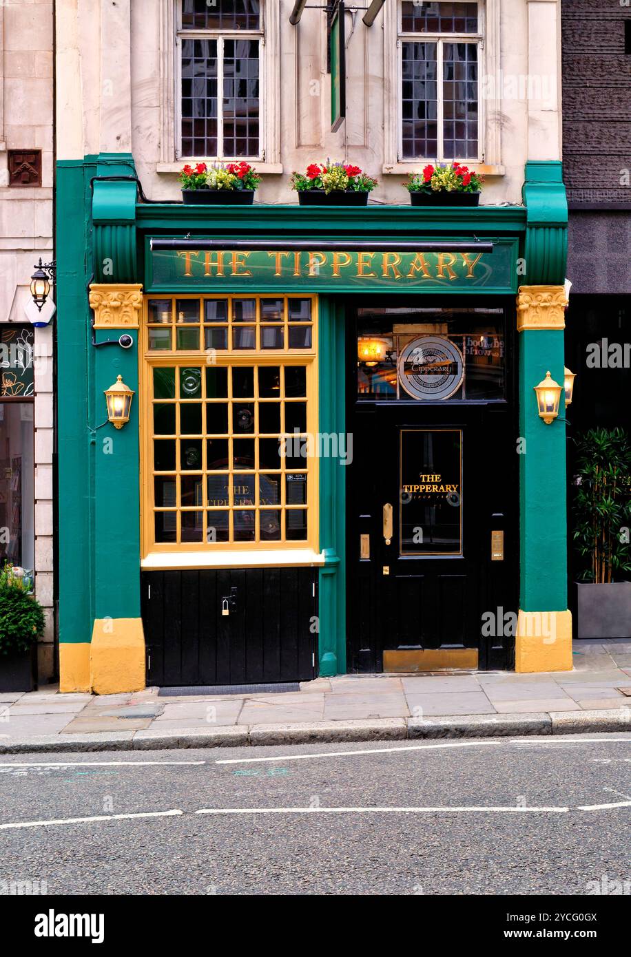 the tiperary old public house in fleet street london Stock Photo - Alamy