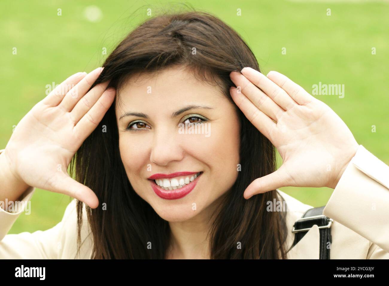 Grass framing hi-res stock photography and images - Alamy