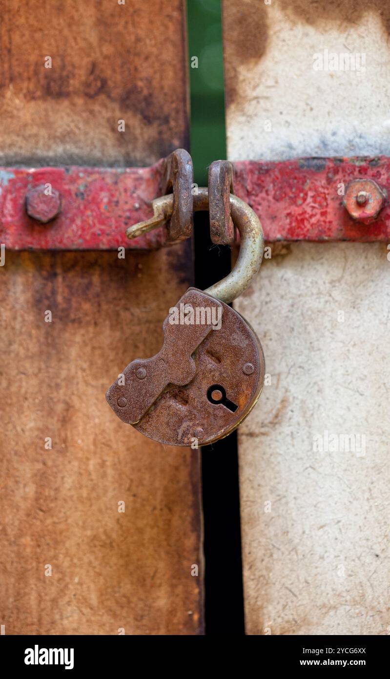 Padlock texture hi-res stock photography and images - Alamy