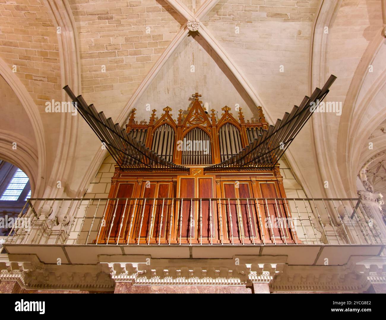 One of two large pipe organs hi-res stock photography and images - Alamy