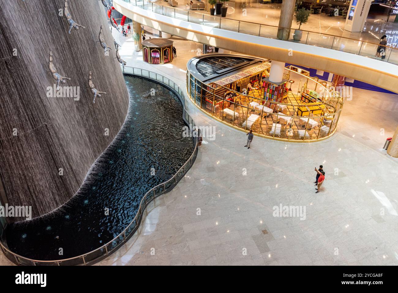 Waterfall diver statue hi-res stock photography and images - Alamy