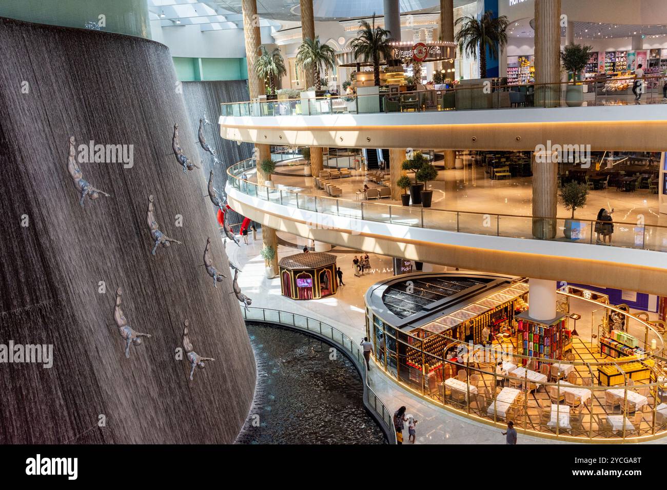 Waterfall diver statue hi-res stock photography and images - Alamy