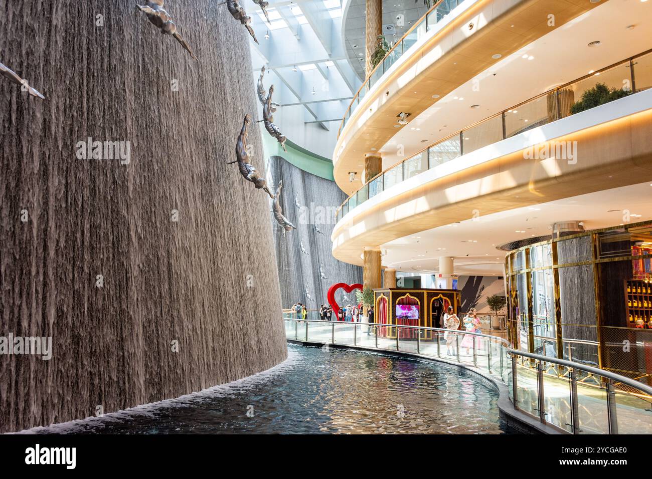 Waterfall diver statue hi-res stock photography and images - Alamy