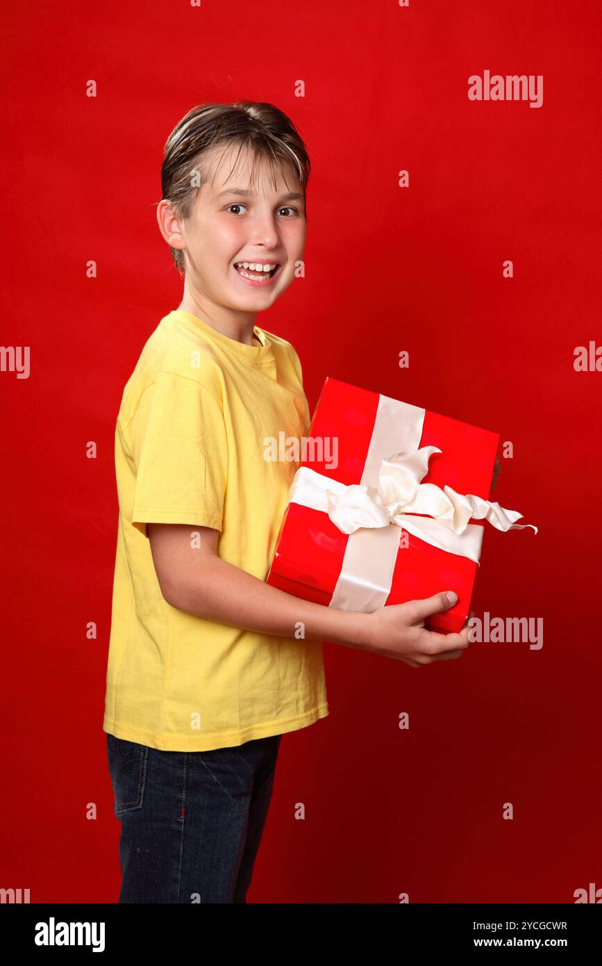 Present ribbon bow hi-res stock photography and images - Alamy