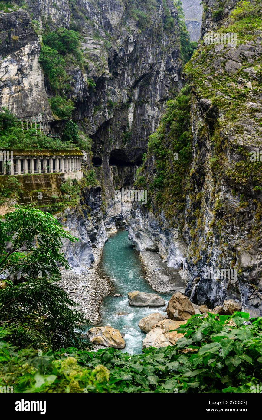 Swallow Grotto, Yanzikou Trail, Taroko Gorge in Taroko National Park ...