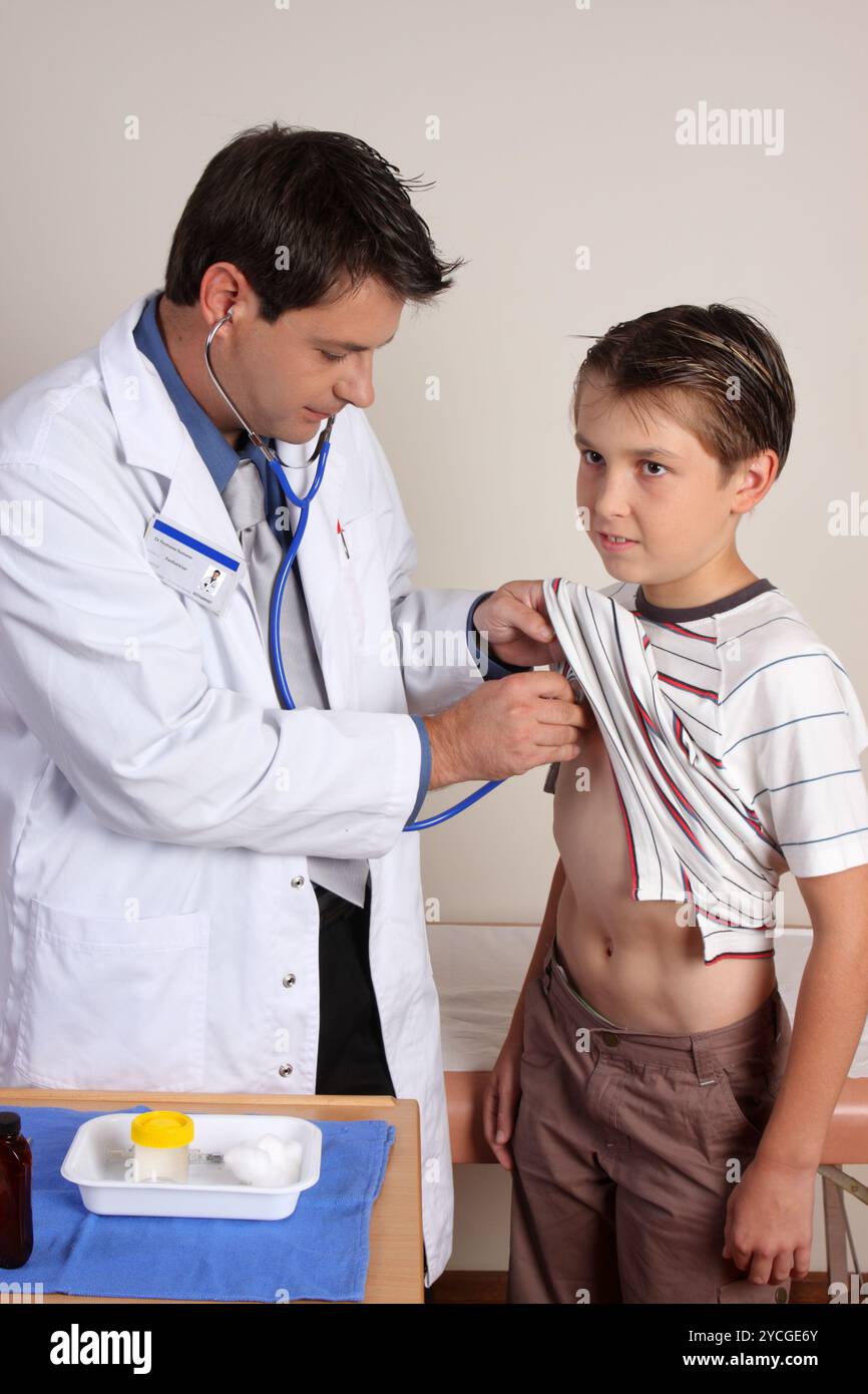 Child and doctor medical checkup Stock Photo - Alamy