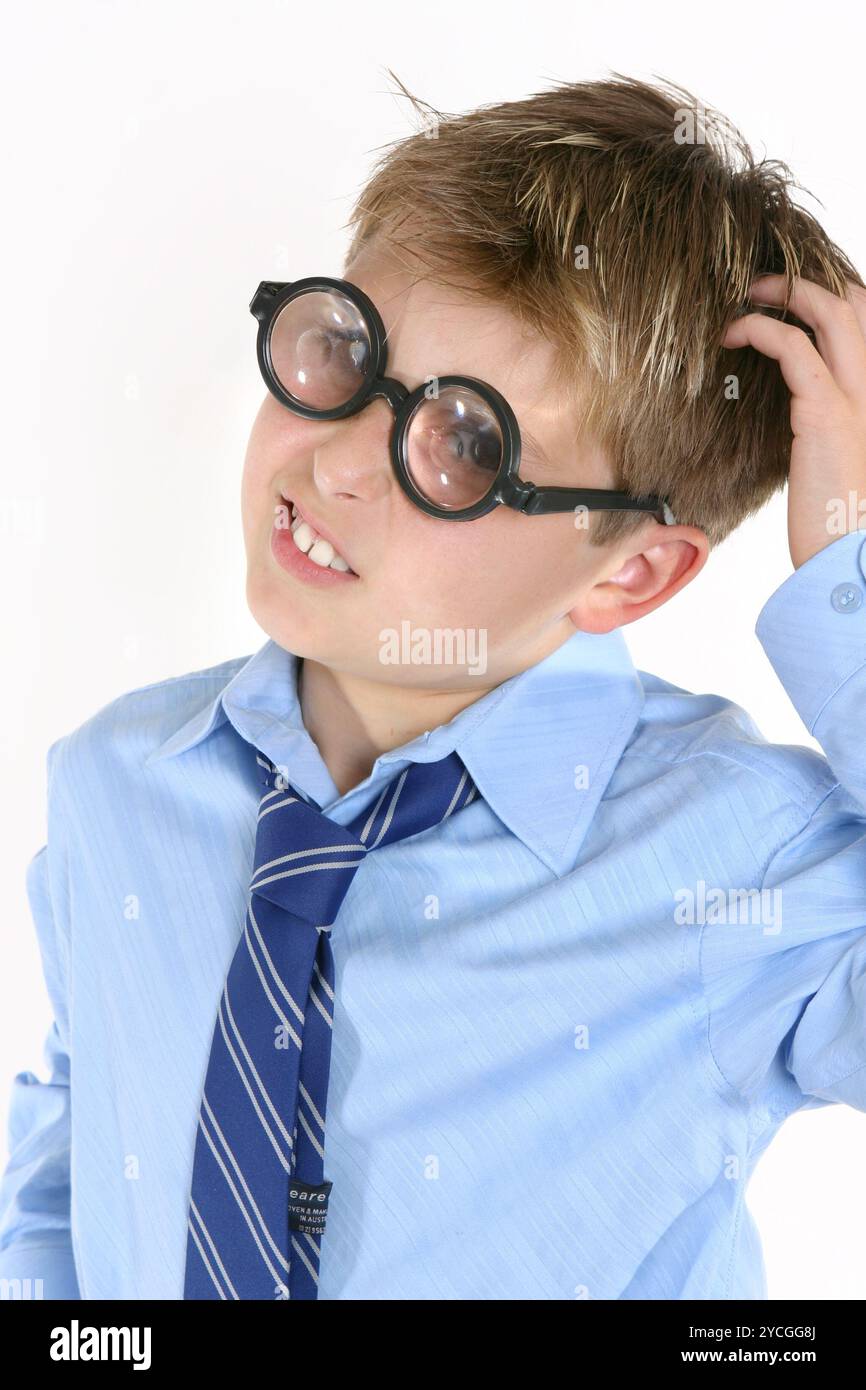 Child scratching head confused hi-res stock photography and images - Alamy