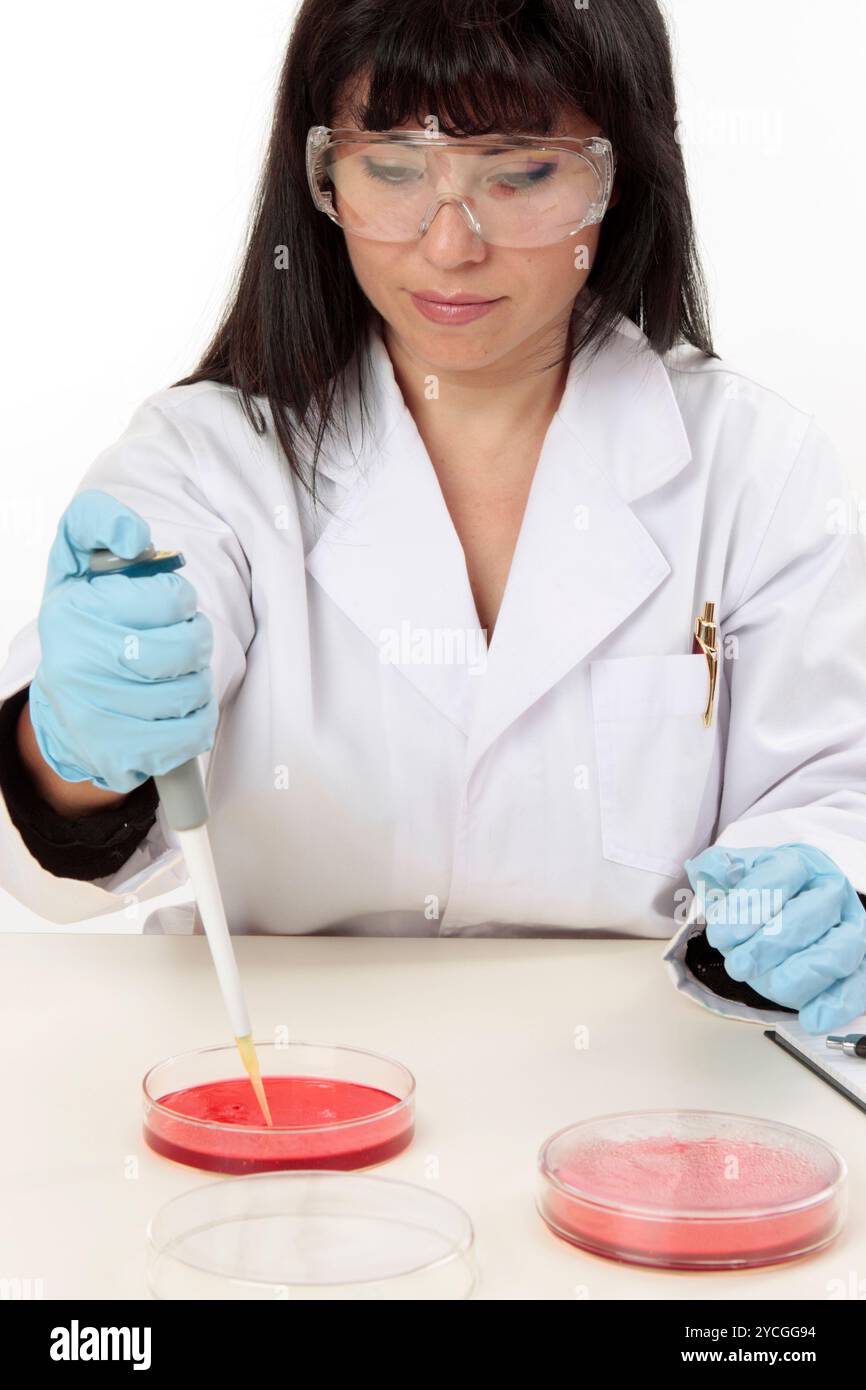 Molecular pathologist hi-res stock photography and images - Alamy