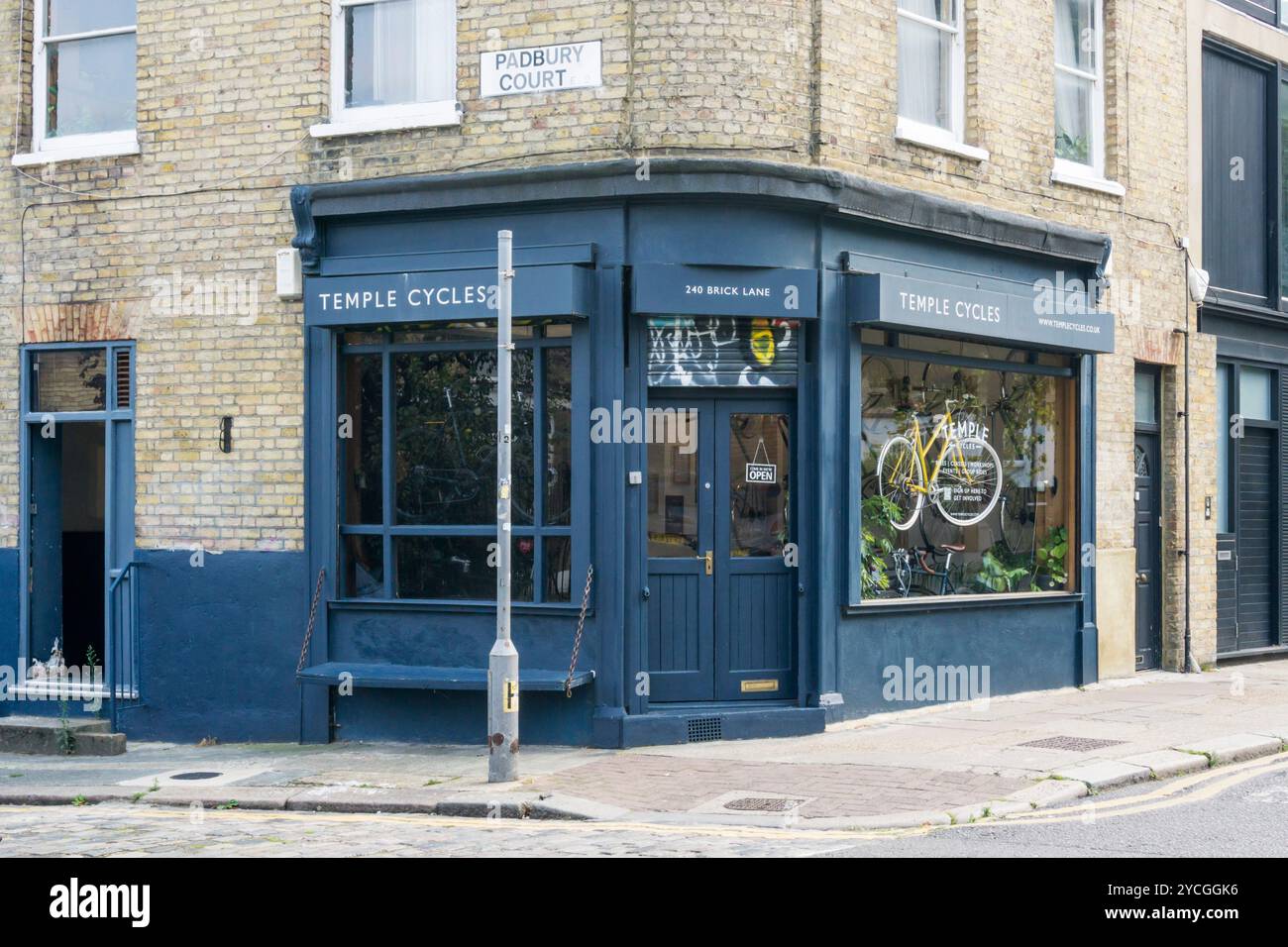 Temple Cycles on the corner of Brick Lane and Padbury Court, Tower ...