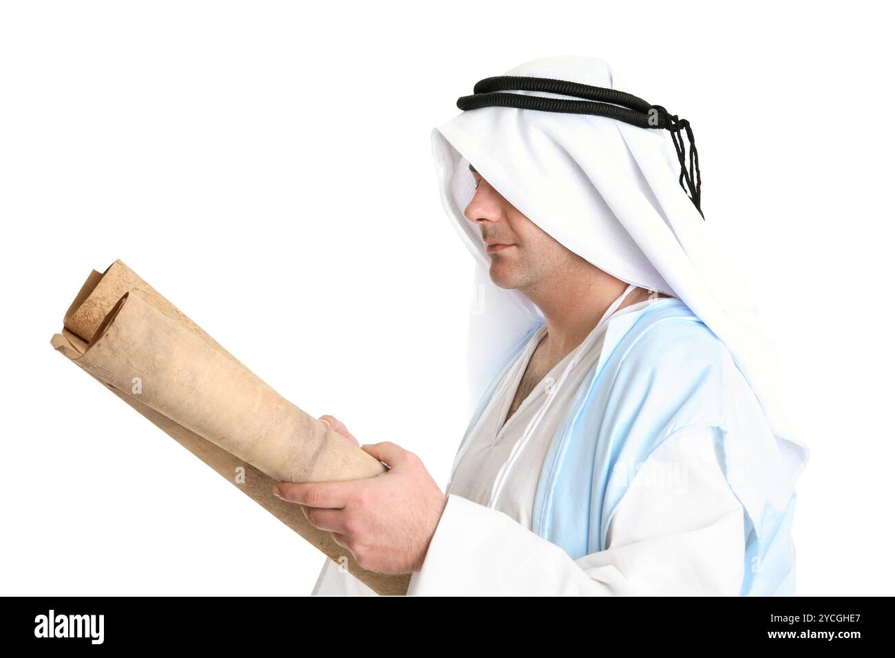 Reading the torah scroll Stock Photo - Alamy