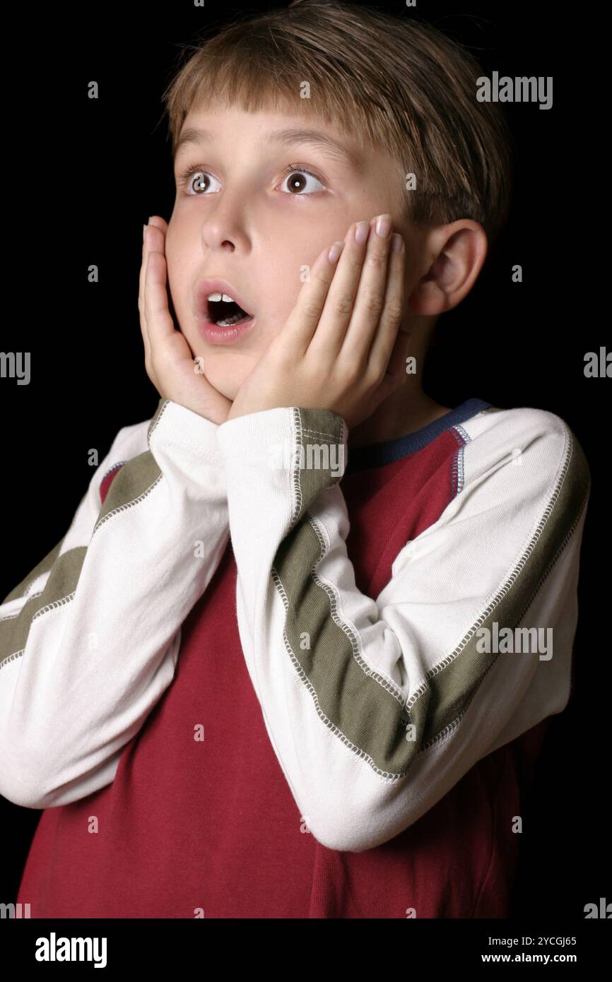 Frightened child hi-res stock photography and images - Alamy