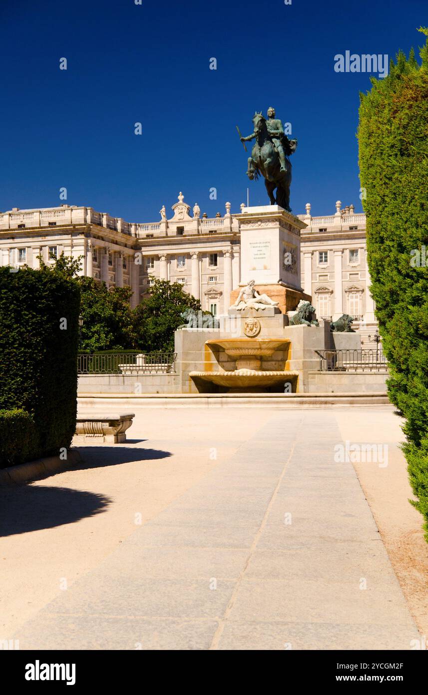 Madrid street view hi-res stock photography and images - Alamy