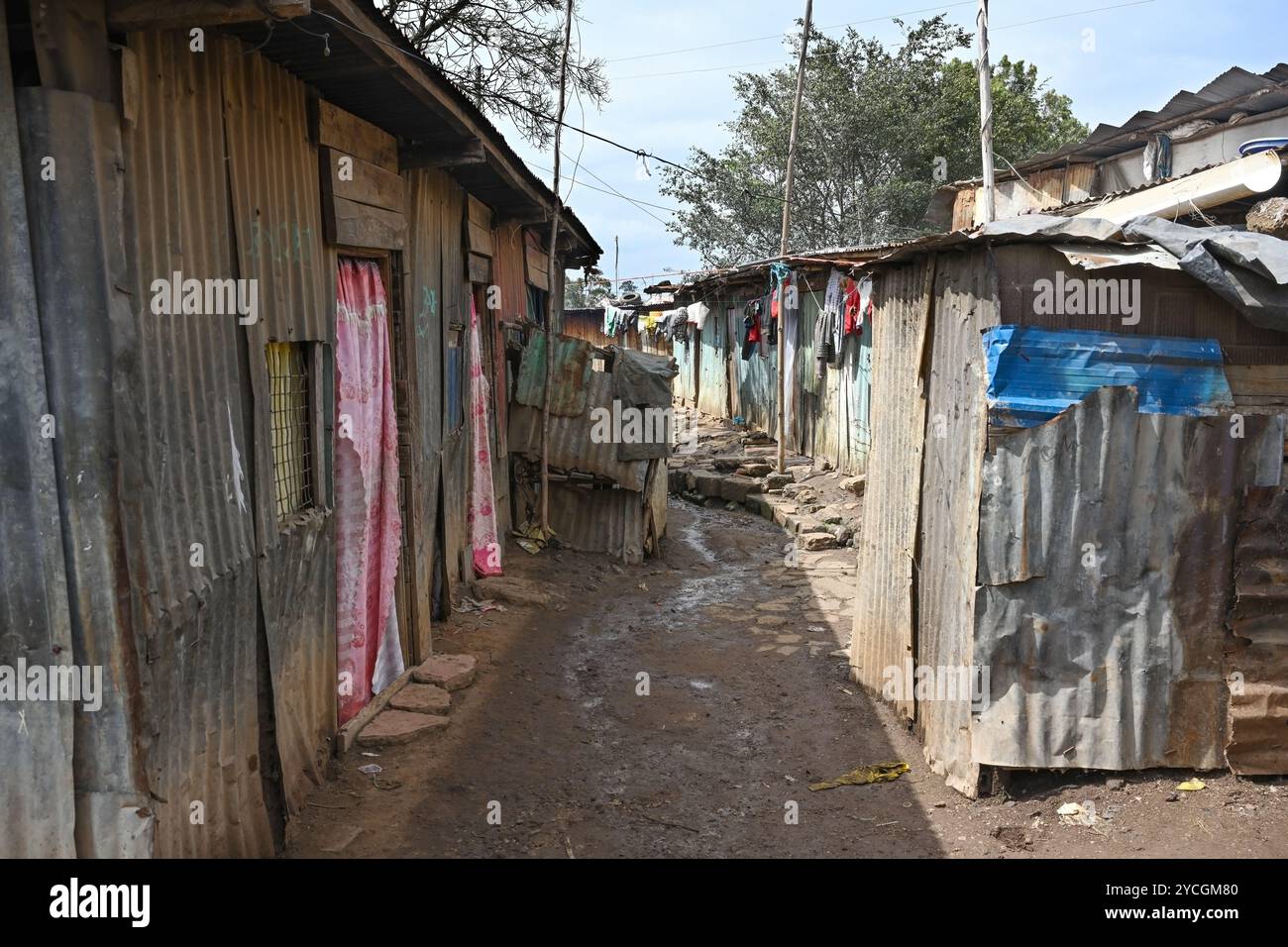Dirty streets of Kenyan slums in Nairobi, Africa Stock Photo - Alamy