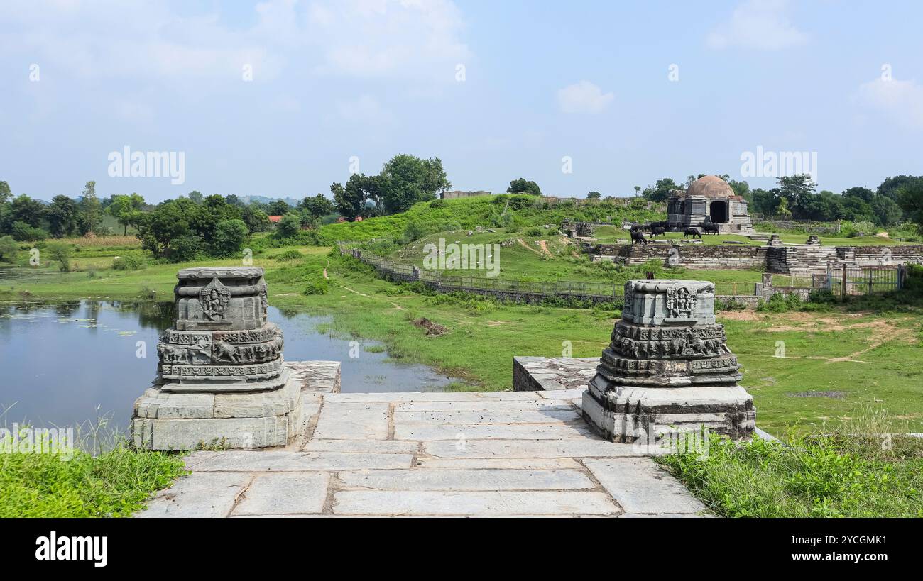 View of broken pillars and Kumbheshwara Mahadev Temple, Arthuna Group ...