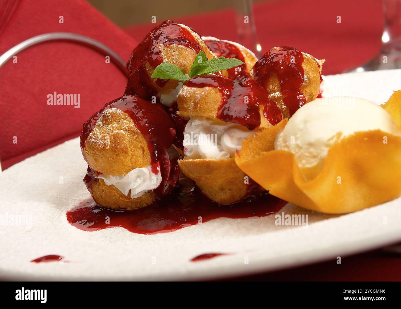 Cake profiteroles on a plate hi-res stock photography and images - Alamy
