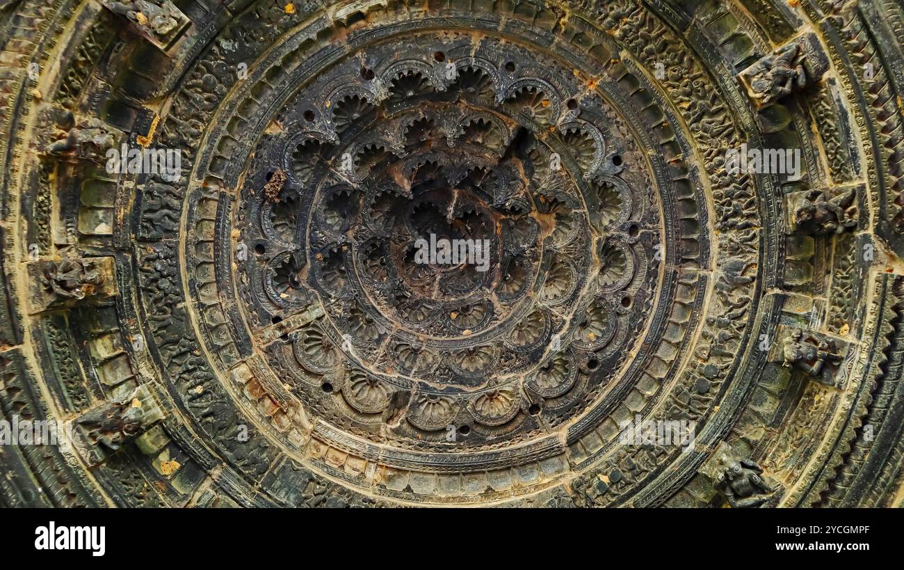 Carved design on the ceiling of the mandapa of Someshwara Mahadev ...