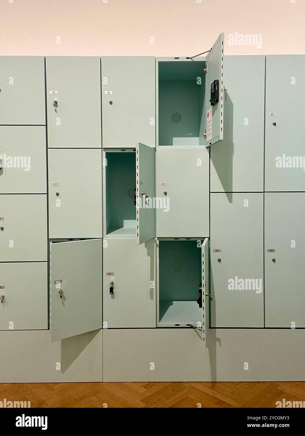 Empty locker changing room open hi-res stock photography and images - Alamy