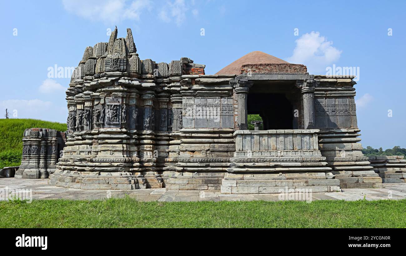 Side view of the broken shikhara of Someshwara Mahadev Temple, Arthuna ...