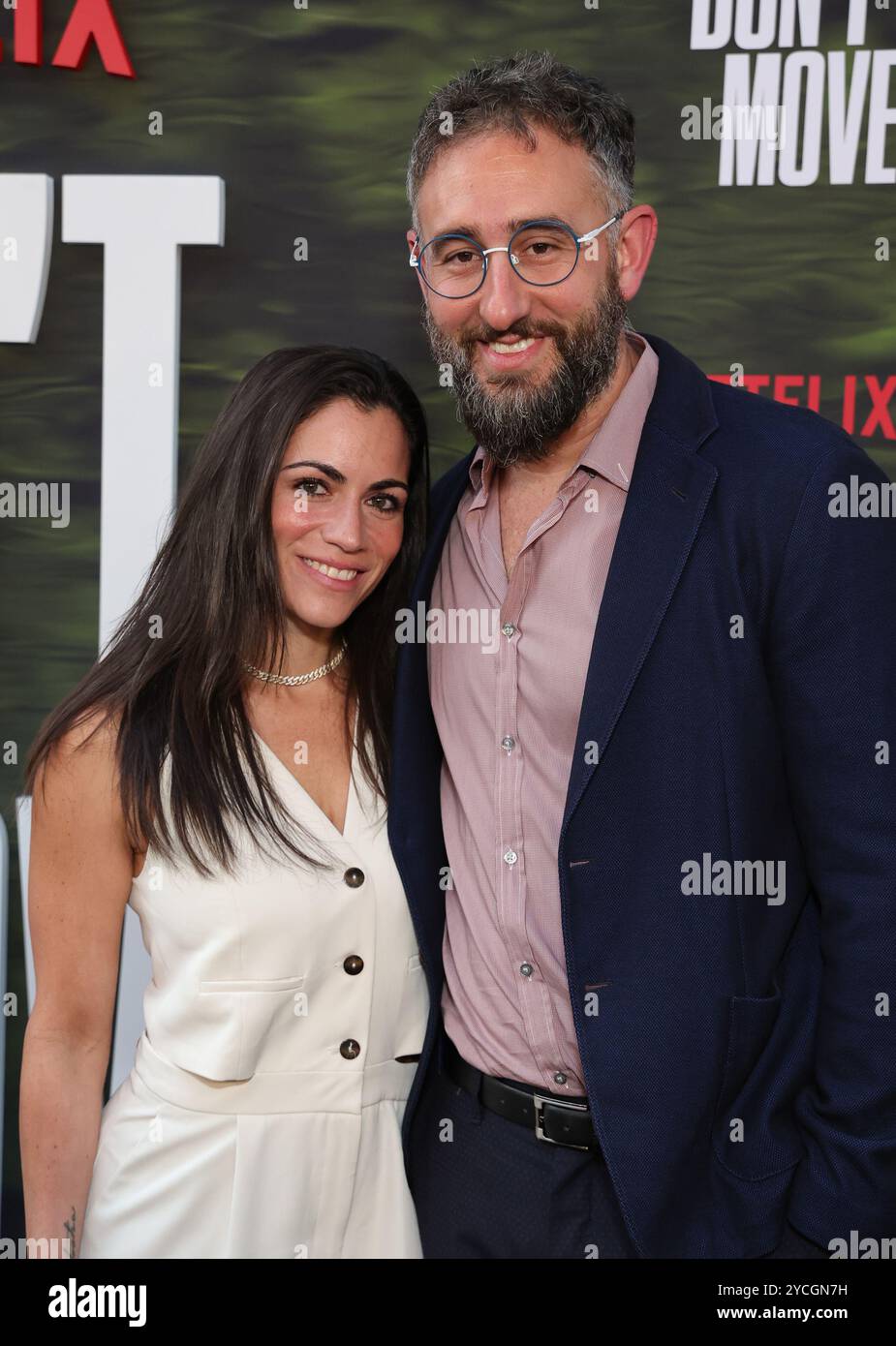 Dont move netflix hi-res stock photography and images - Alamy