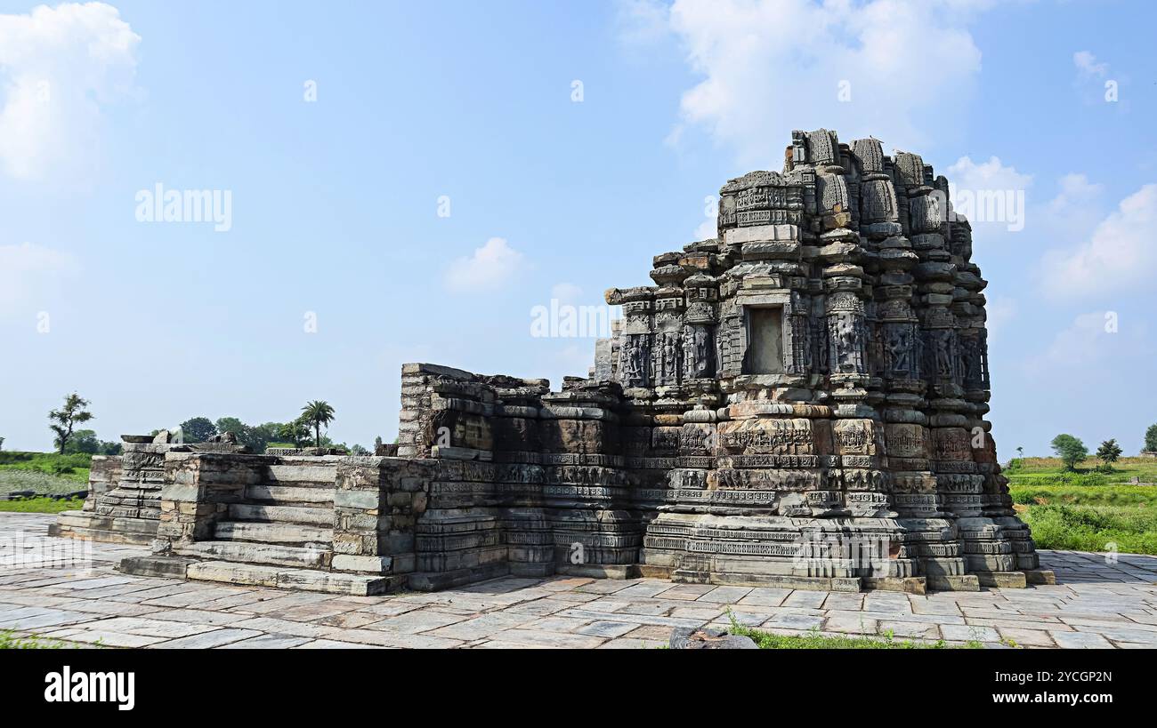 Side view of the ruined and broken Chaunsath Yogini Temple, Arthuna ...
