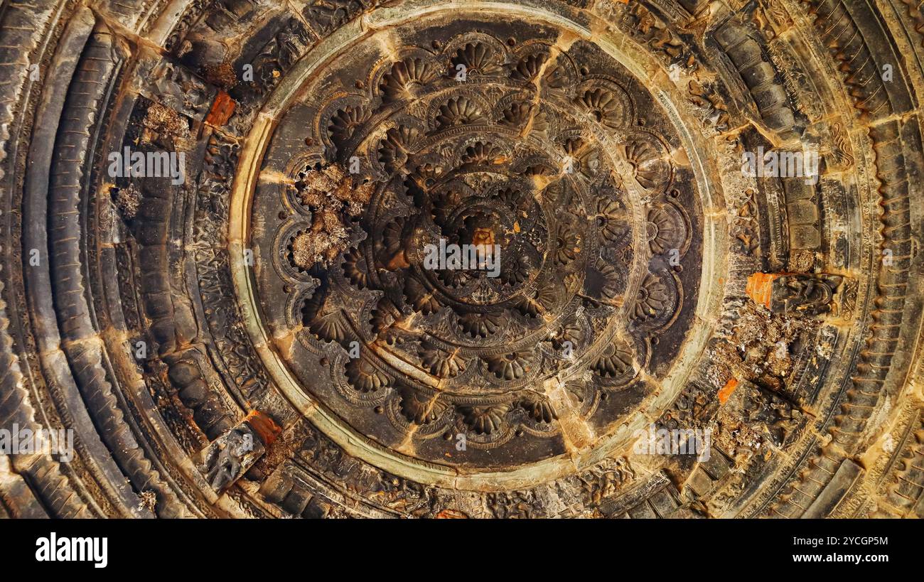 Carved details on the mandapa of Kumbheshwara Mahadev Temple, Arthuna ...
