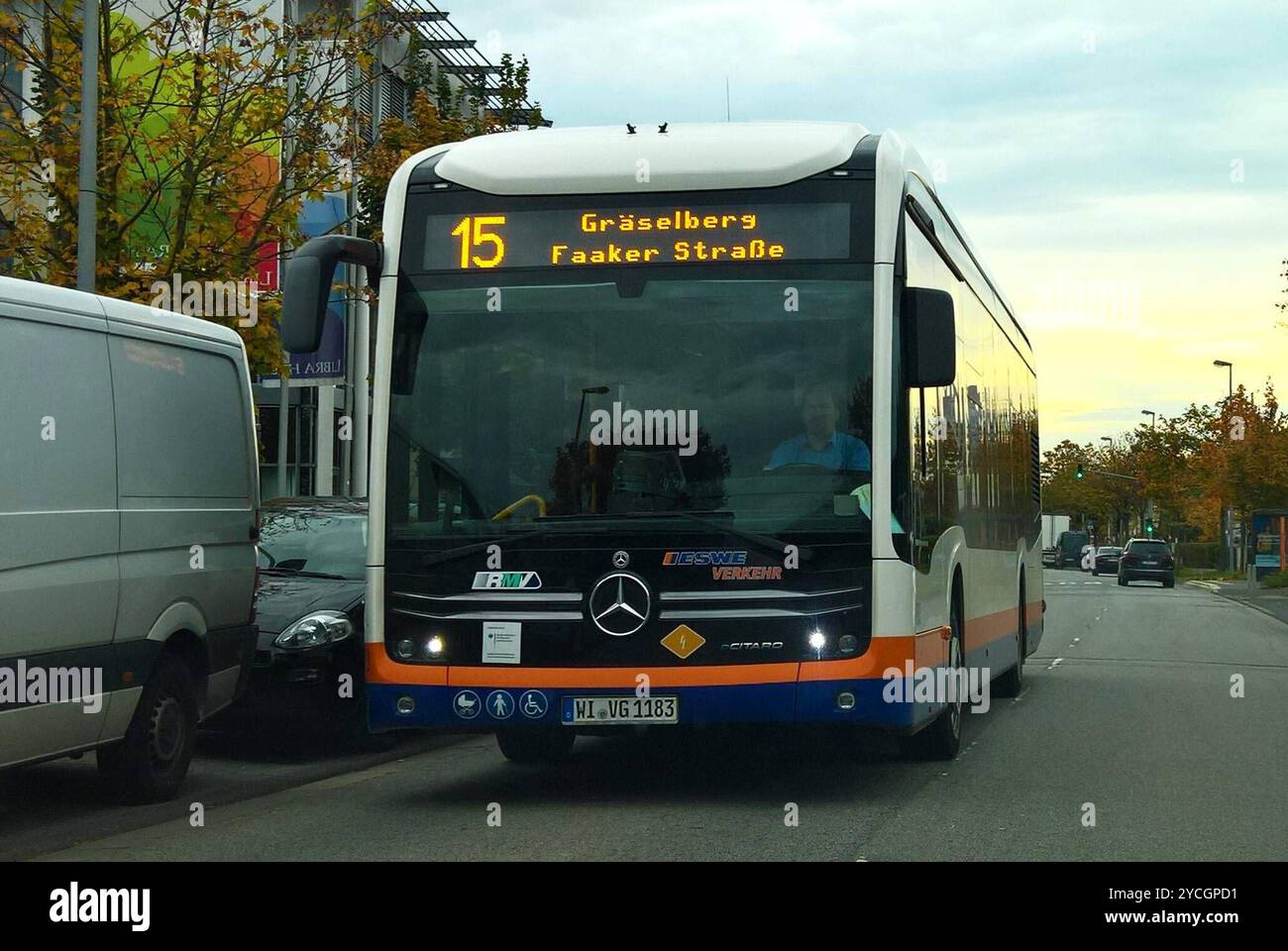 Wiesbaden, RMV Bus vom Rhein-Main-Verkehrsverbund. Stadtbus der Linie ...