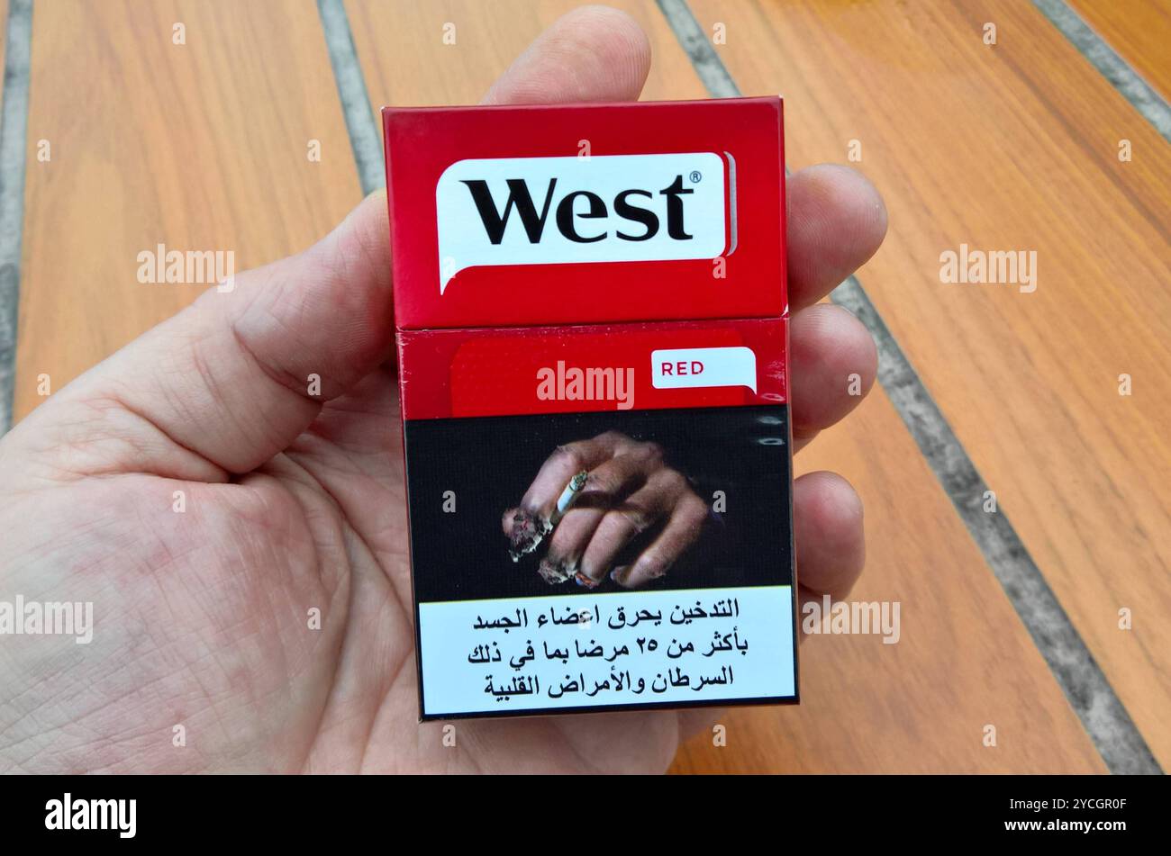 Schachtel zigaretten hi-res stock photography and images - Alamy