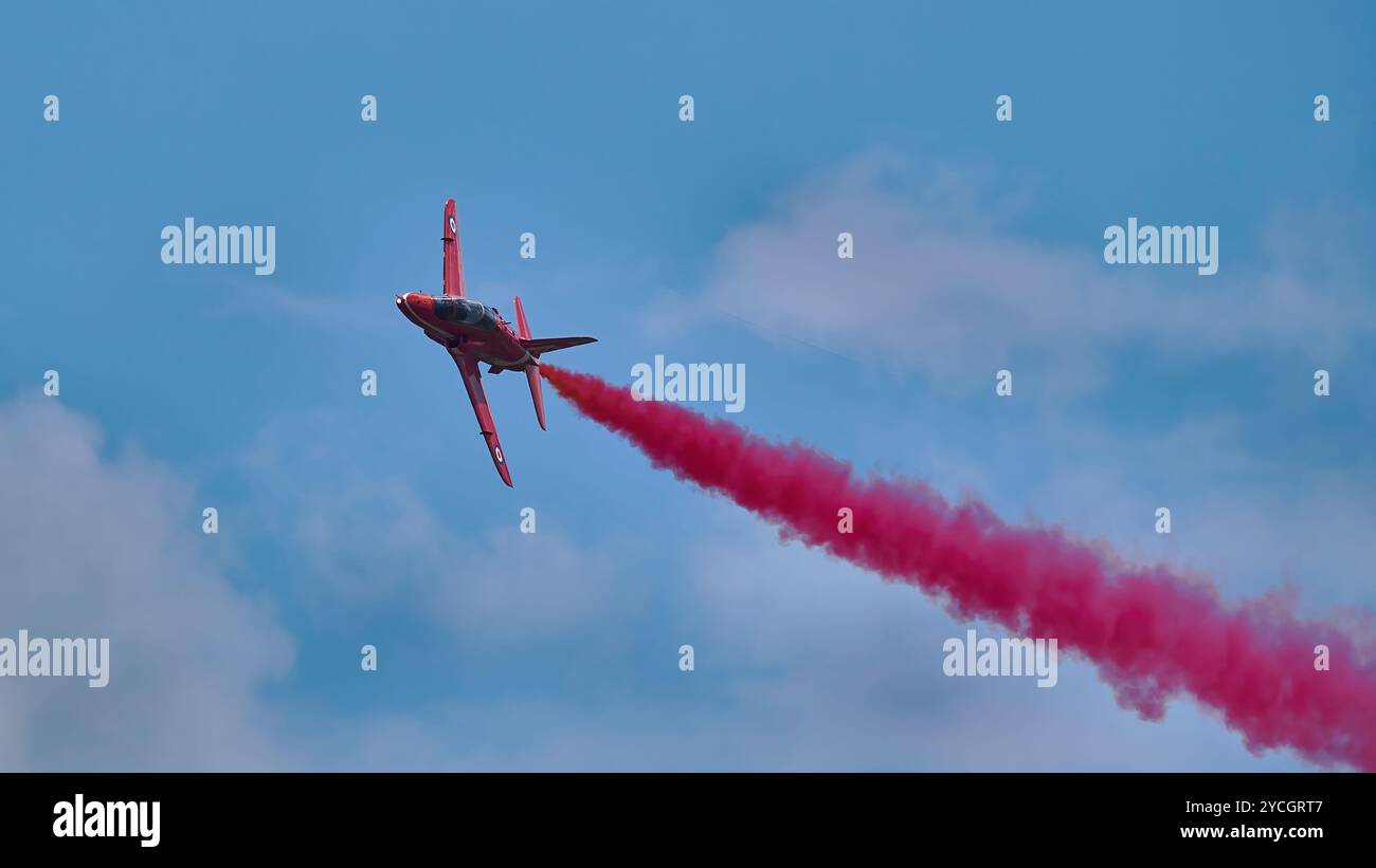 9 arrow formation hi-res stock photography and images - Alamy