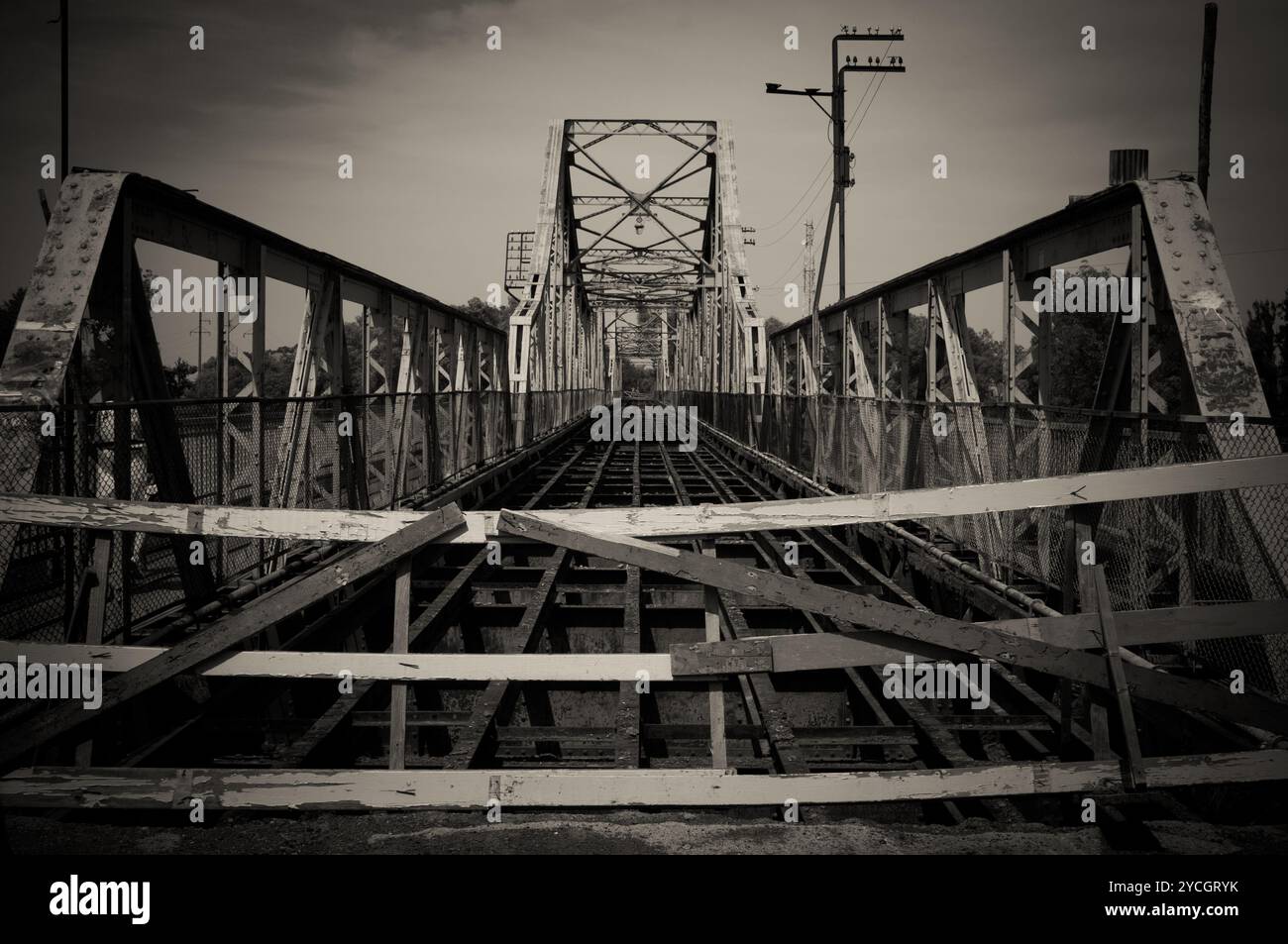 Empty pathways hi-res stock photography and images - Alamy