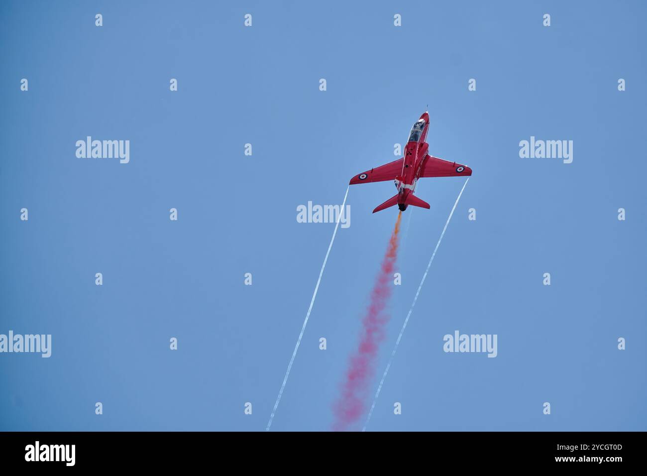 Red arrow with blue vapour trail hi-res stock photography and images ...