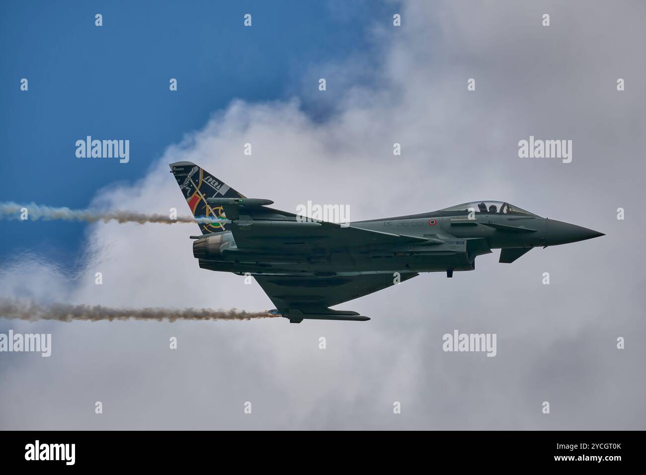 F16 fast jets hi-res stock photography and images - Alamy