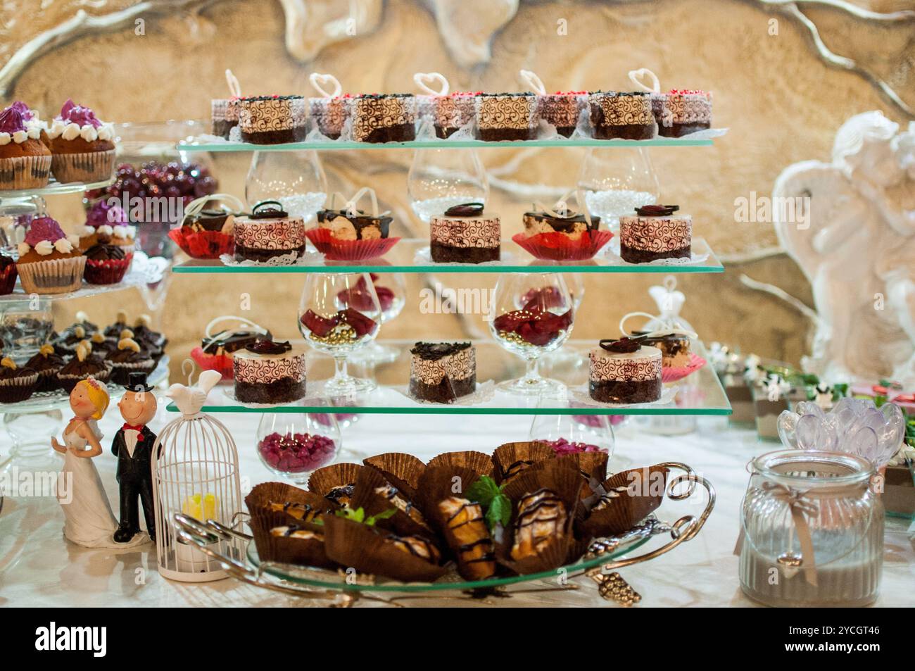 Decorative arrangement featuring variety hi-res stock photography and images - Alamy