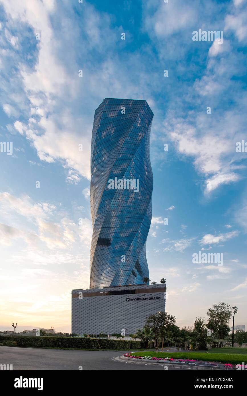 Bahrain skyscraper building united tower hi-res stock photography and ...
