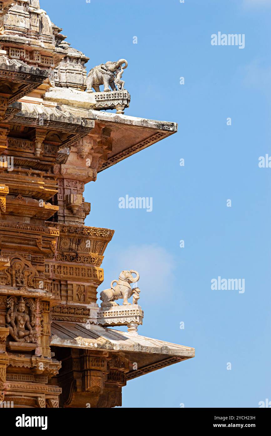 Statues of creatures in Hinduism, including lion and yali, at Shamlaji ...