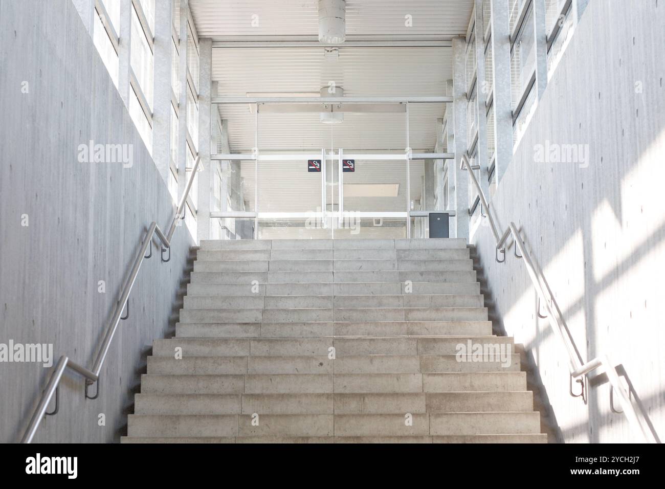 Station hall stairs public hi-res stock photography and images - Alamy