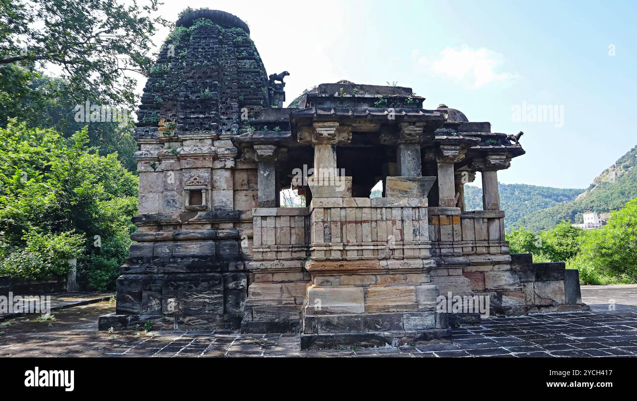 View of the ancient Harishchandra Ni Chori Temple, Shamlaji, Aravalli ...