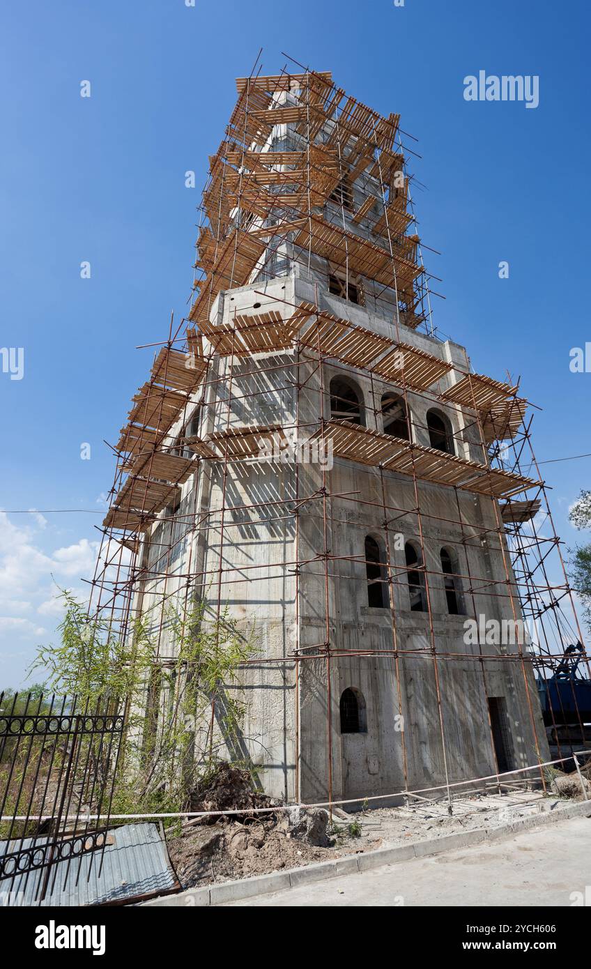 Tall buildings tower over hi-res stock photography and images - Alamy