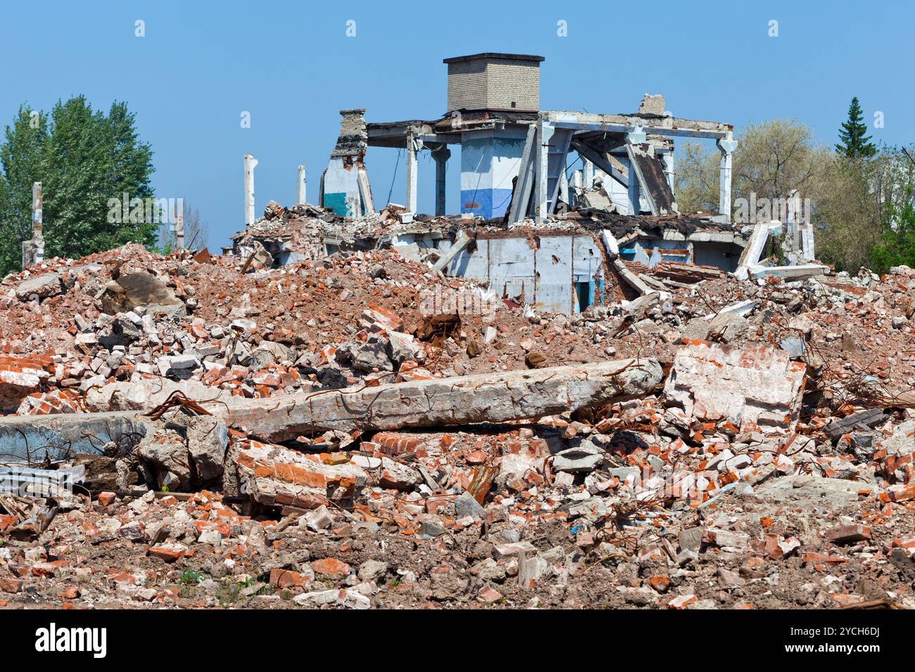 Office building with hole hi-res stock photography and images - Alamy