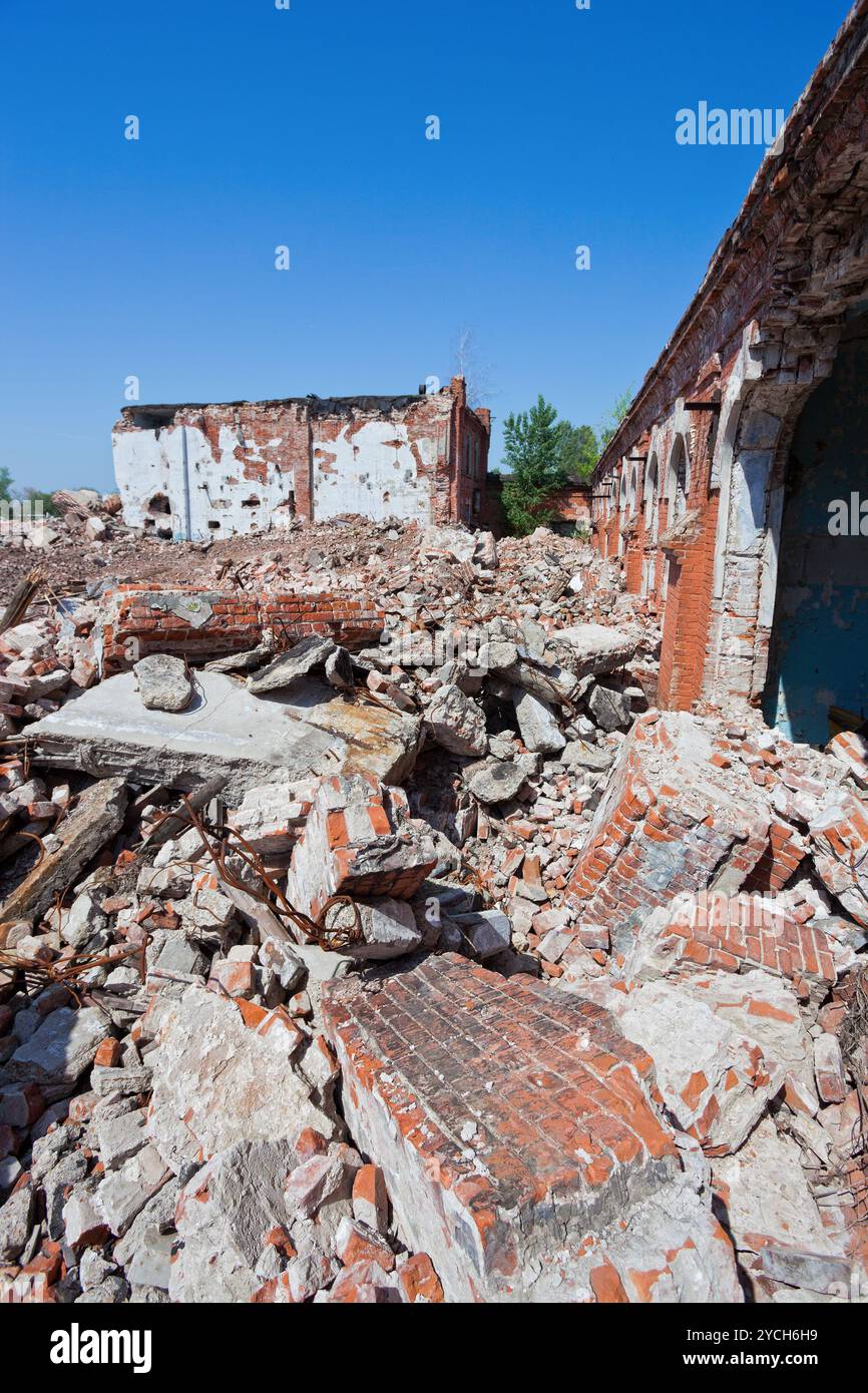 Office building with hole hi-res stock photography and images - Alamy