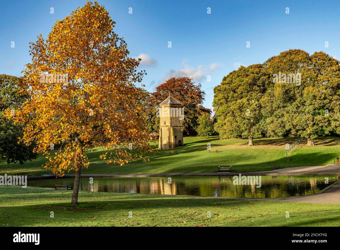 The Pigeon Tower and boating lake in Abington Park, Northampton ...