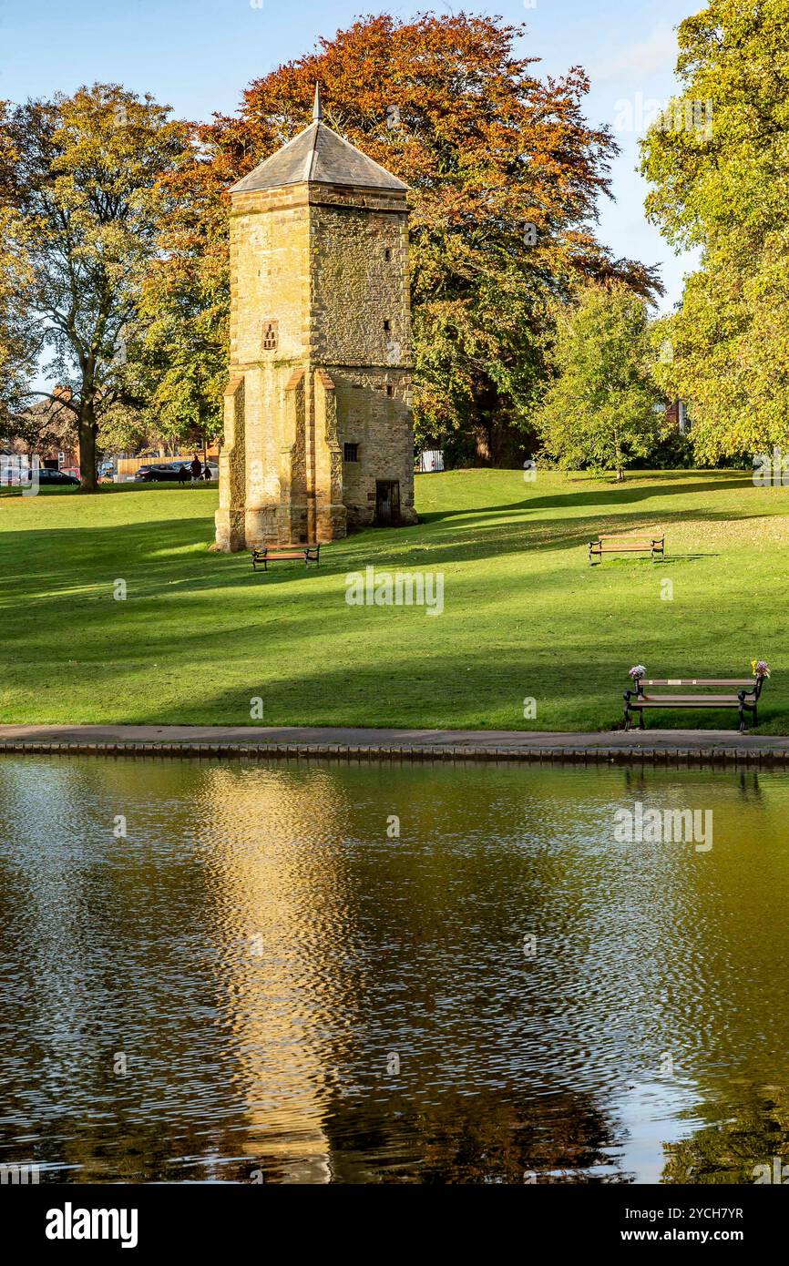 The Pigeon Tower and boating lake in Abington Park, Northampton ...
