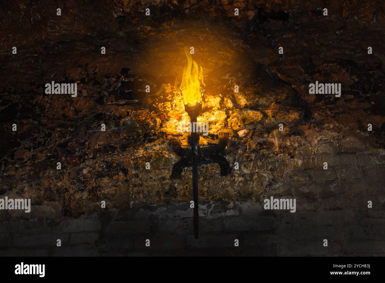 Torch on wall old castle hi-res stock photography and images - Alamy