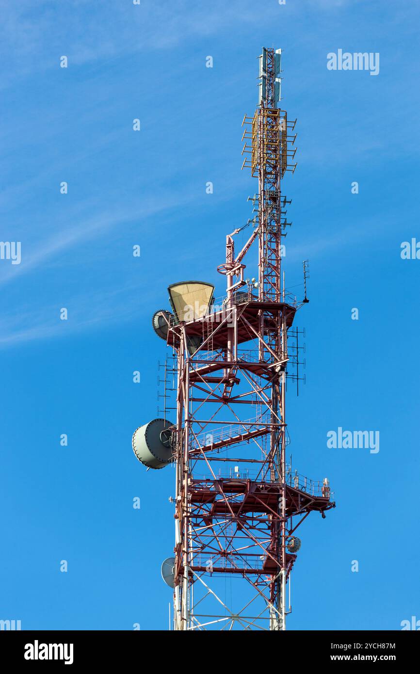 Satellite dish digital telecommunication hi-res stock photography and images - Alamy