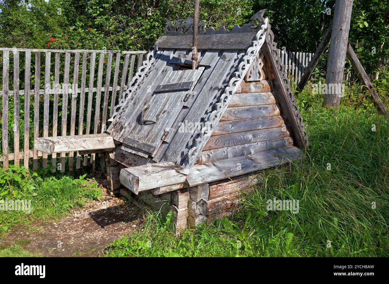 Old village water well hi-res stock photography and images - Alamy