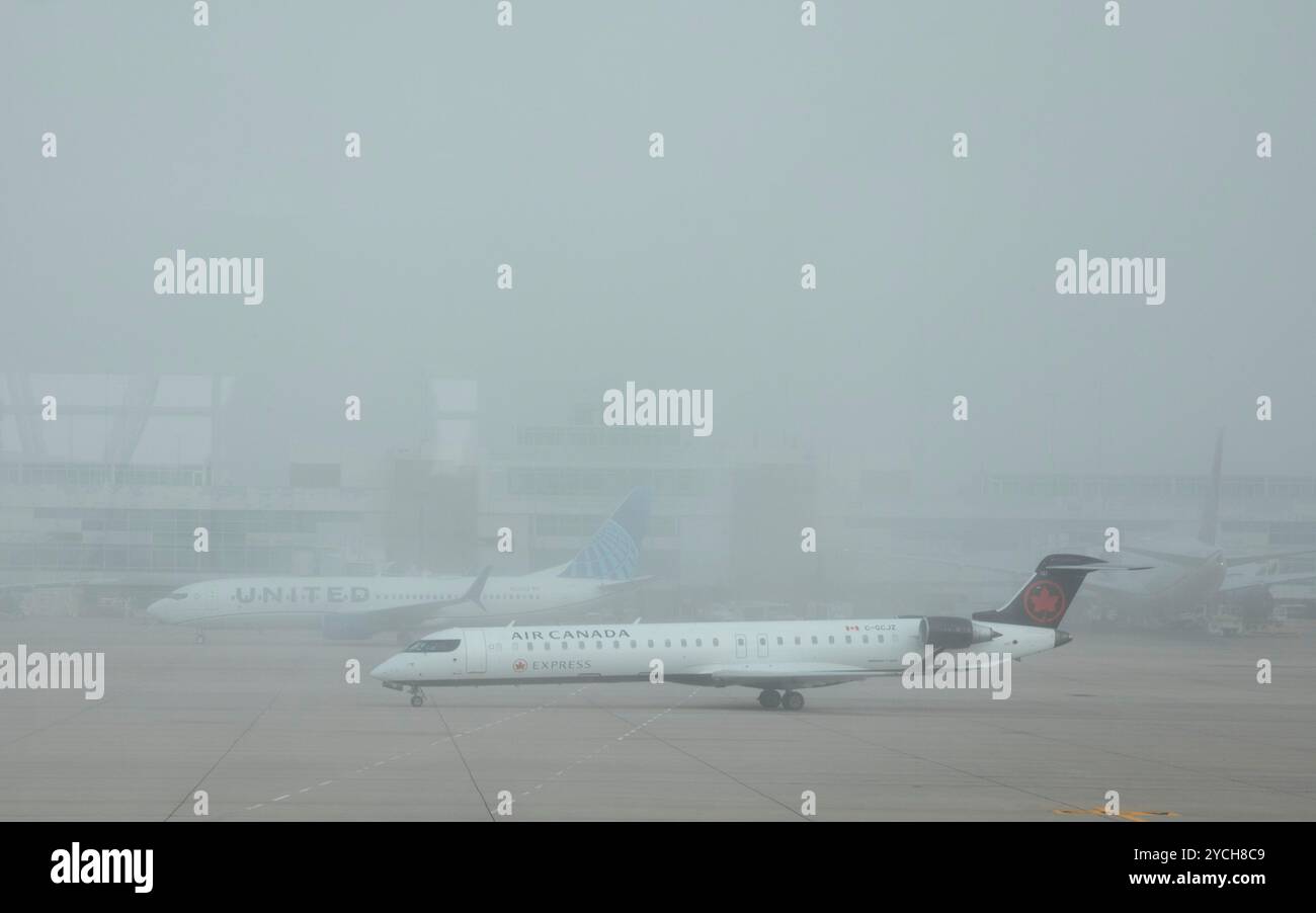 Denver, Colorado - Airliners on the ground in foggy weather at Denver ...